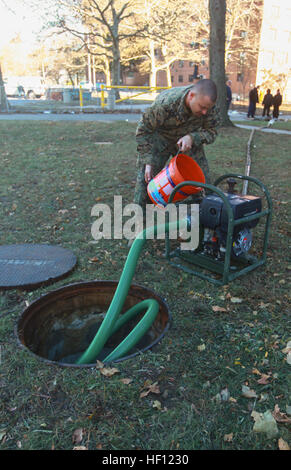NEW YORK – Gunnery Sgt. Justin A. Hauser, enlisted conductor of Marine ...