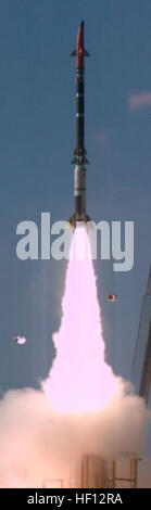 Nov. 20, 2012 - David's Sling Weapons System Stunner Missile intercepts ...