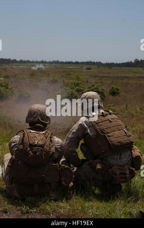 Marines from 2nd Maintenance Battalion, Combat Logistics Regiment 25 ...