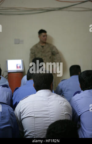 Marines with Mobile Assault Platoon 4, Weapons Company, 1st Battalion ...