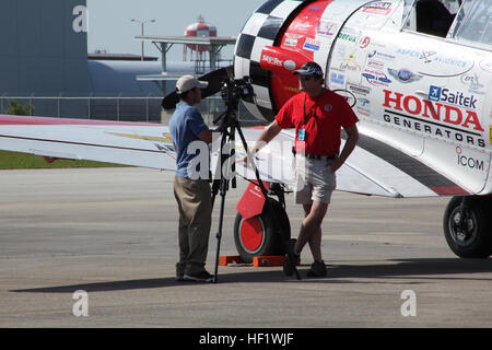 Bill Leff, an airshow performer, Aeroshell Acrobatic Team and Maj. Gen ...