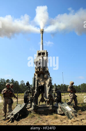 Marines from Golf Battery, 2nd Battalion, 10th Marine Regiment, load ...