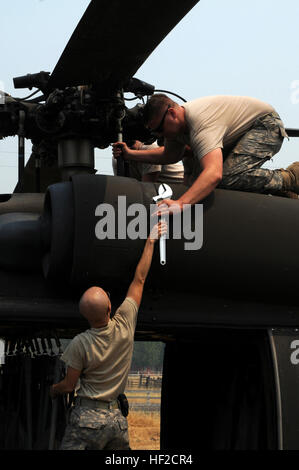 California Army National Guard mechanics service a UH-60 Black Hawk and ...
