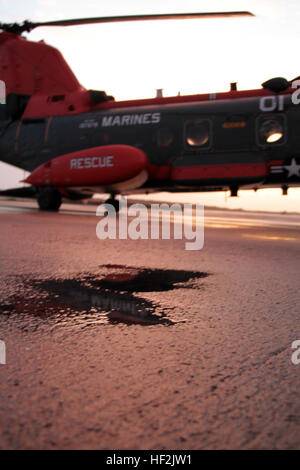 A HH-46E Sea Knight helicopter with Marine Transport Squadron 1 ...