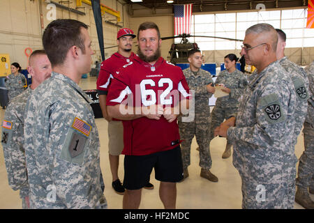 Arizona Cardinals mascot "Big Red" against the New England Patriots ...
