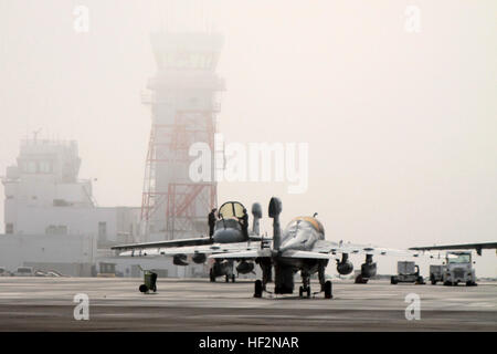 The Cherry Point MCAS Control Tower Stock Photo - Alamy