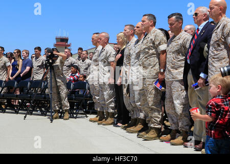 Col Michael Borgschulte Left Center Commanding Officer Of Marine