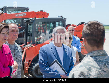 (From left) Maj. Gen. Terry Wolff commander of 1st Armored Division, Lt ...