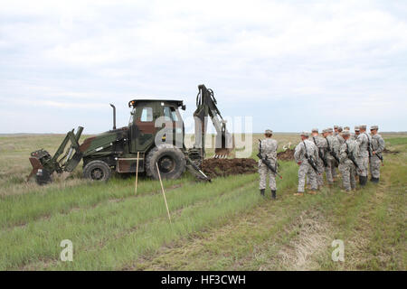 Soldiers from the Danish Army and South Dakota National Guard practice ...