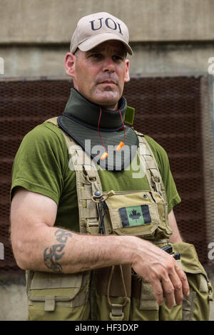 Royal Canadian Regiment (RCR) officer lays a poppy wreath at the ...
