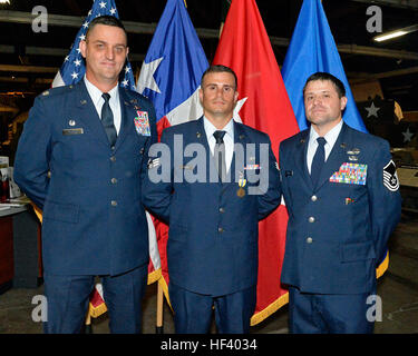Members of the 147th Reconnaissance Wing, Texas Air National Guard ...