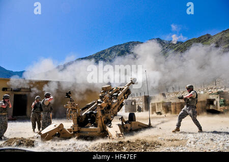 Soldiers from 1st Battalion, 321st Airborne Field Artillery Regiment ...