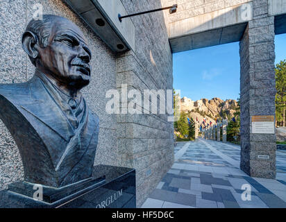 Bust of sculptor Gutzon Borglum, Mount Rushmore National Memorial ...