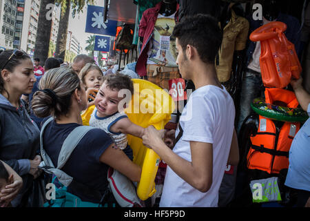 Refugee smugglers - 16/09/2015 - Turkey / Turkey / Izmir - The phone of ...