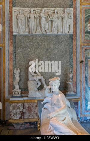Pauline Bonaparte as Venus Victrix, Canova Galleria Borghese, Rome ...