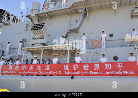 Crew members from China's People's Liberation Army-Navy Luhu-class ...