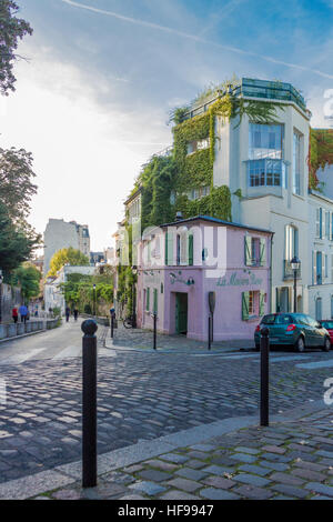 Paris - La Maison Rose, a famous cafe restaurent of Montmartre Stock ...