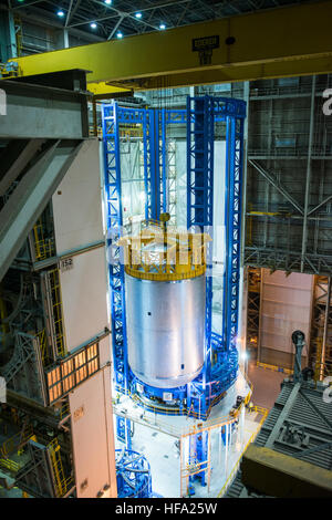 NASA completed a critical weld on the liquid oxygen tank for the Space ...