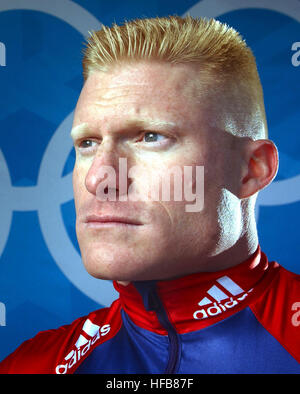 World Class Athlete SPECIALIST (SPC) Jeremy Teela, USA, takes aim in ...