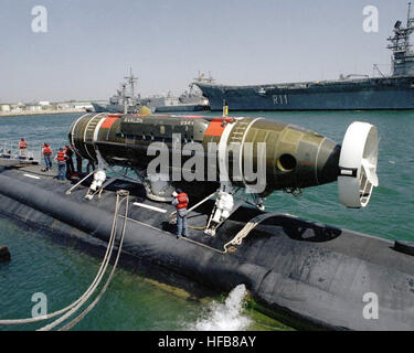 DSRV-2 Avalon aboard USS Billfish (SSN-676 Stock Photo - Alamy