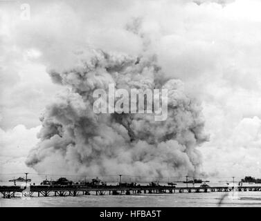 Explosion of USS Mount Hood (AE-11) at Seeadler Harbor on 10 November ...