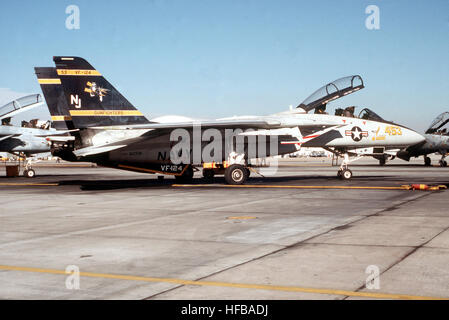 A Fighter Squadron 124 (VF-124) F-14A Tomcat aircraft lands on the ...