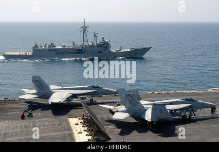 F/A-18 Hornet, Oliver Hazard Perry-class frigate USS Thach (FFG 43) and ...