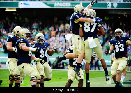 Navy celebrates after an NCAA college football game against Army on ...