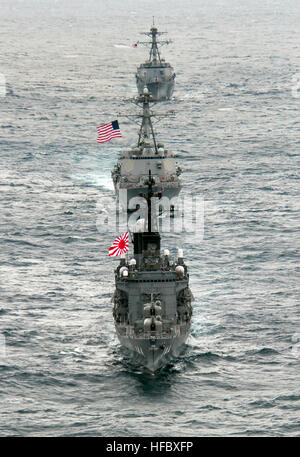 JS Kurama (DDH-144) leads USS Fitzgerald (DDG-62) and INS Ranvir (D54 ...