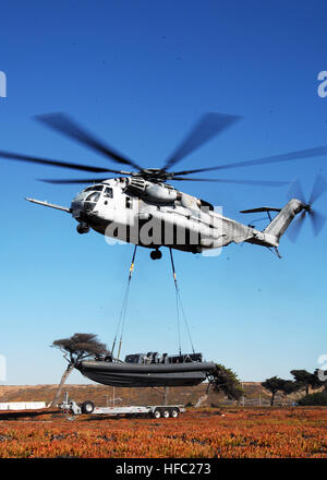 Calif., IMPERIAL BEACH, land to water, Marine Corps CH-53 helicopter ...