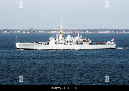 HMS Phoebe (F42) entering Hampton Roads 1990 Stock Photo - Alamy