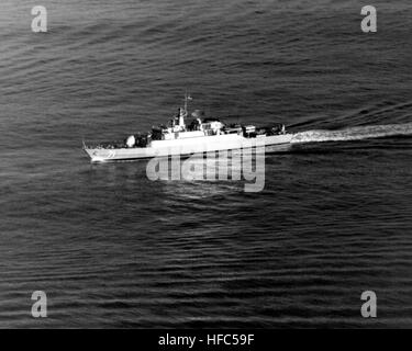A port view of the Iranian destroyer escort IIS SAAM (DE-71 ...
