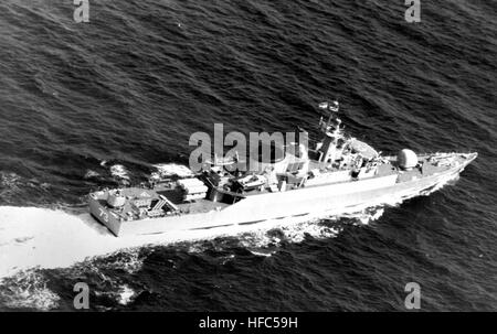A starboard quarter view of the frigate USS VOGE (FF-1047) conducting a ...
