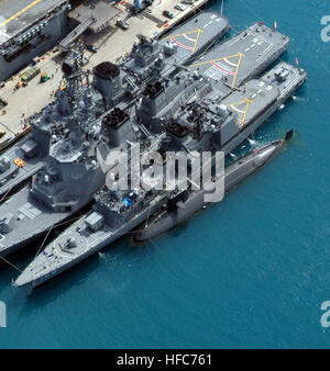 030228-N-3612M-007 White Beach Port Facility, Okinawa, Japan (Feb. 28 ...