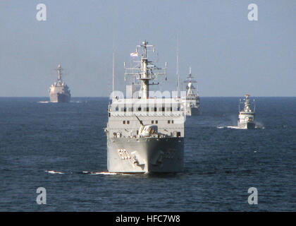 KD Sri Indera Sakti and USS Chung-Hoon Stock Photo - Alamy