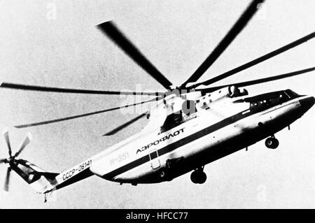 Right side view of a Soviet Mi-26 Halo A heavy-lift helicopter in ...