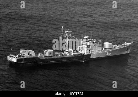 An elevated starboard quarter view of the frigate USS KOELSCH (FF-1049 ...