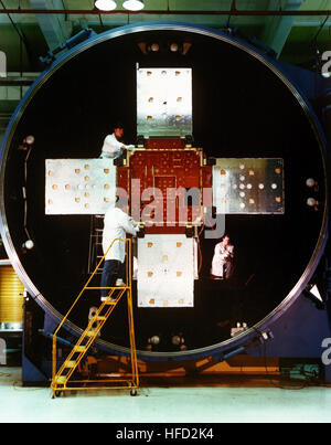 Technicians at the Naval Research Laboratory (NRL), work on the Low ...