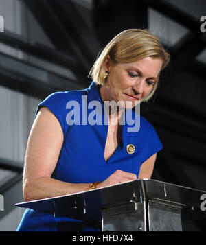 Susan Ford Bales, daughter of former President Gerald R. Ford, right ...