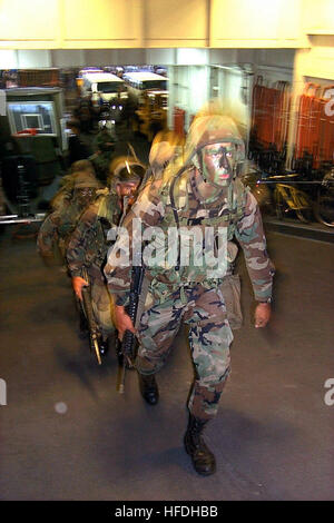 US Navy USS Tarawa - marines Stock Photo - Alamy