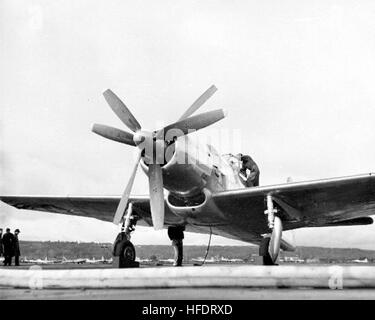 Boeing XF8B-1 on ground Stock Photo - Alamy