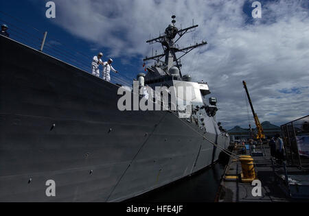 The US Navy's spruance class destroyer, USS MOOSBRUGGER (DD 980 ...