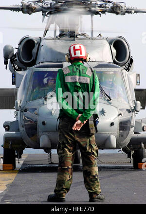 US Navy A Landing Signals Enlisted (LSE) direct an SH-60B Seahawk ...