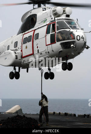US Navy Gunnery Sgt. connects a cargo pendant to a SA 330 Puma ...