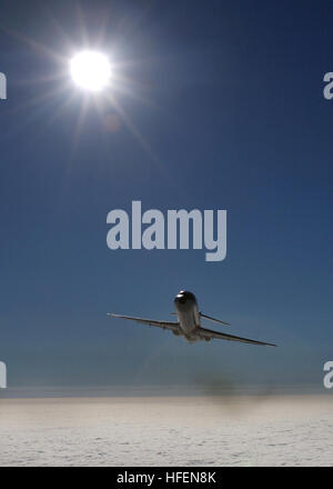 US Navy A C-9B Skytrain II assigned to the Globemasters of Fleet ...