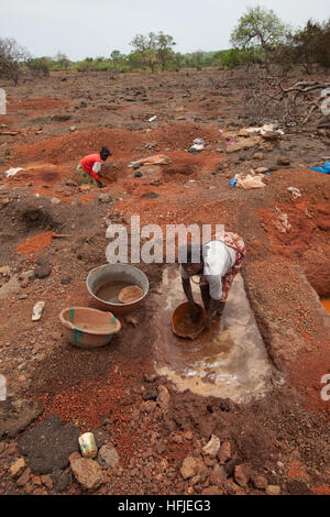 Sanana mine, Guinea, 2nd May 2015; Mariam Conde, mother of 6, collects ...