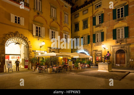 Statue of Giacomo Puccini in Lucca Italy Stock Photo - Alamy