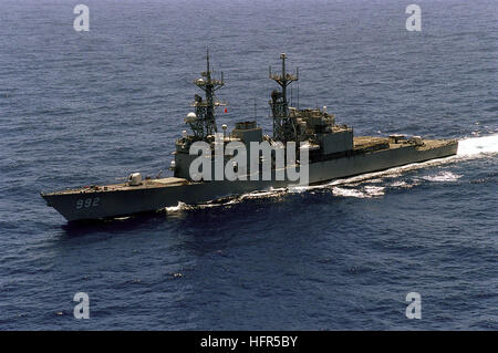 A port bow view of the Spruance class destroyer USS HAYLER (DD-997 ...