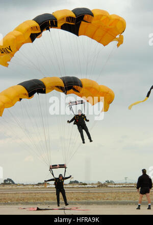 Members of the Golden Knights, the US Army's parachute demonstration ...