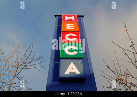 mecca bingo drumchapel signs Stock Photo - Alamy